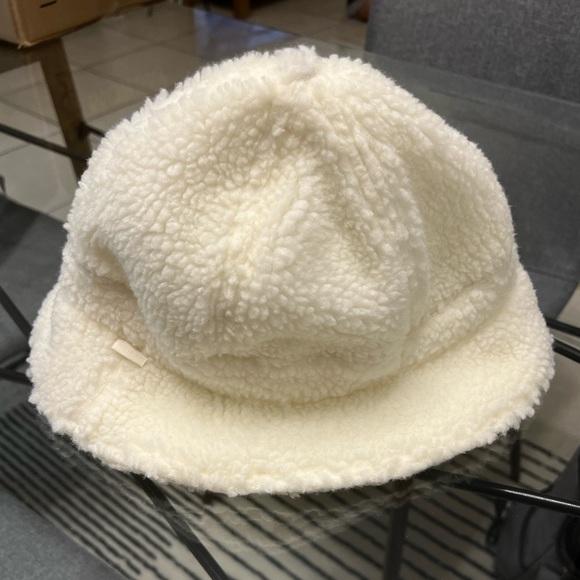 Aritzia | Accessories | Nwot Aritzia Tna Blythe Bucket Hat Whisper White | Poshmark